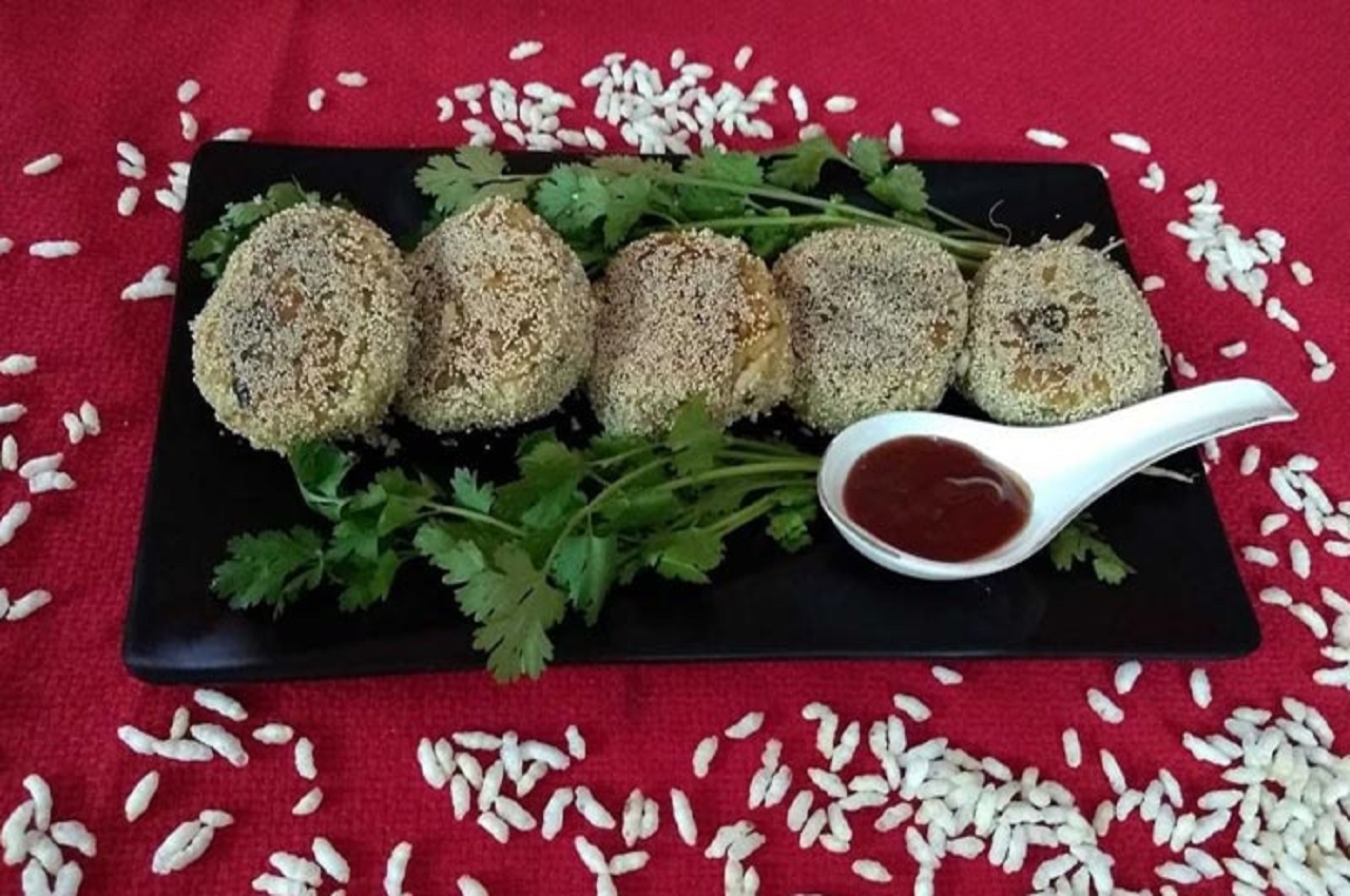Kheel Ki Tikki Recipe: बची हुई खील से बनाएं स्पाइसी खील की टिक्की