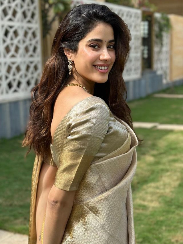 Janhvi Kapoor ने शेयर किया साल 2024 का पहला साड़ी लुक - News24 Hindi