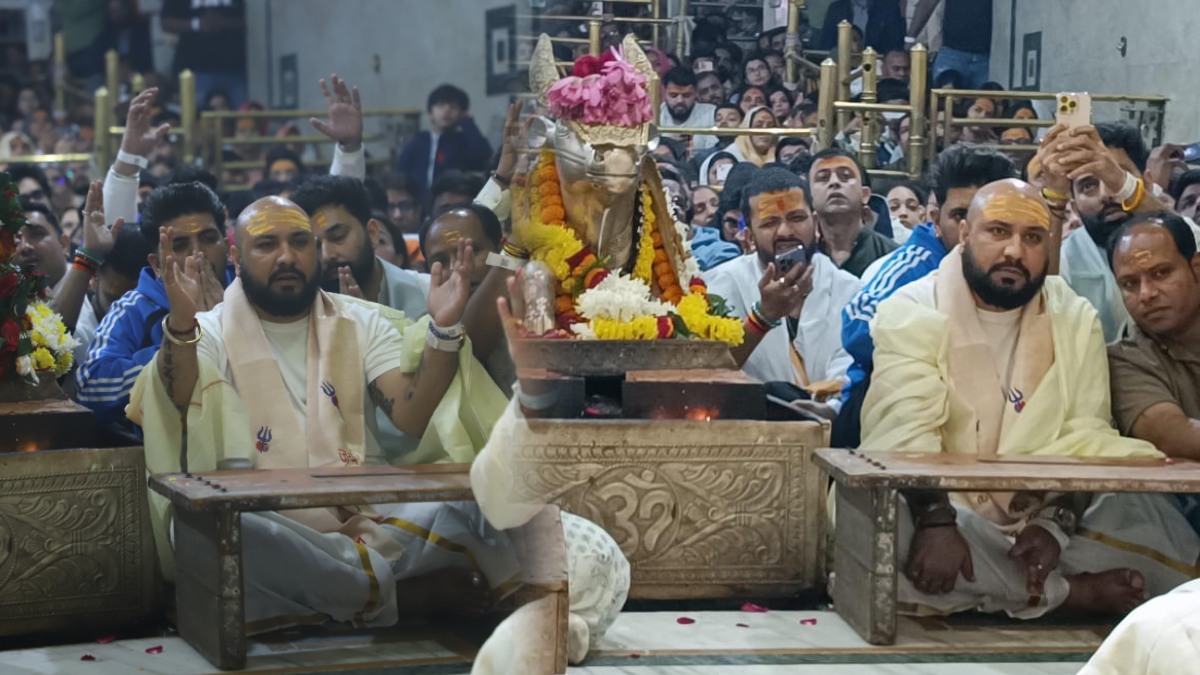 मेरी जिंदगी से जाने...फेम सिंगर भस्म आरती में हुए भावुक - b praak ...