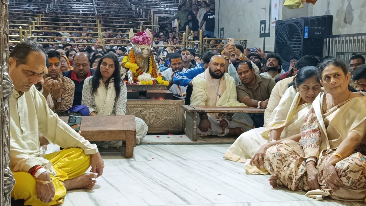 मेरी जिंदगी से जाने...फेम सिंगर भस्म आरती में हुए भावुक - b praak ...