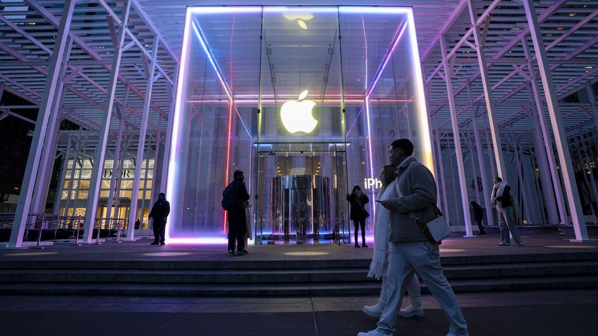 सुस्त बाजार में भी Apple की बड़ी छलांग, भारत में 3 महीनों में ही बेच डाले 3 मिलियन iPhones ...