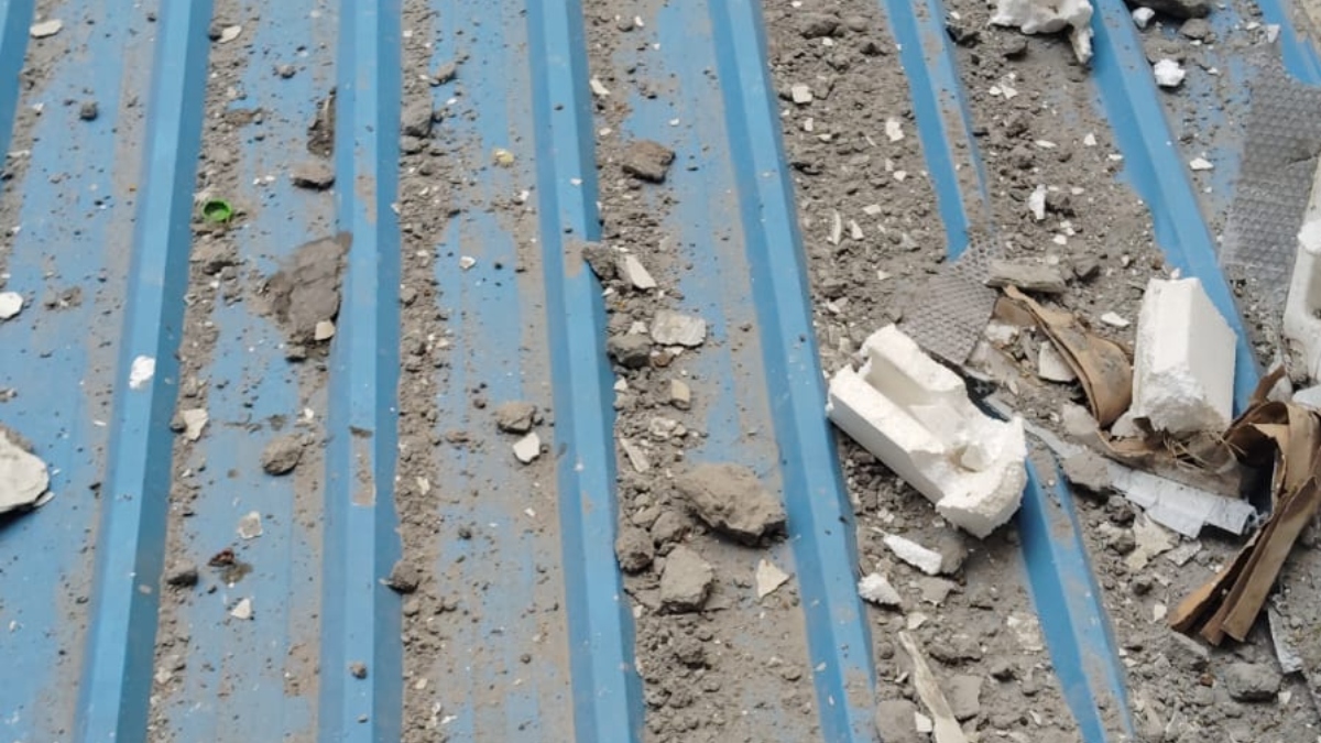 ग्रेटर नोएडा वेस्ट की पंचशील सोसायटी में 3 दिन में 2 बार गिरा प्लास्टर ...