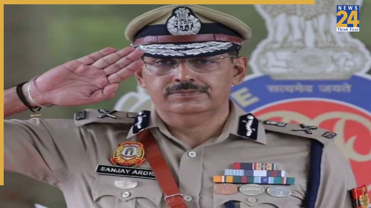 दिल्ली के नए पुलिस कमिश्रर बने IPS सतीश गोलचा, सीएम पर हमले के बाद हटाए ...