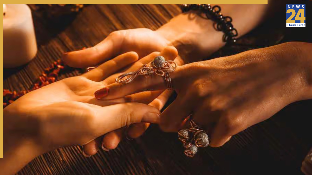 Palmistry Secrets: हथेली में ये 5 निशान नहीं होते हैं अच्छे, परेशानियों ...