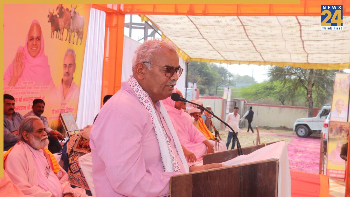 'गाय का दूध पीने से बनते हैं बुद्धिमान, भैंस का दूध बनाता है आलसी ...