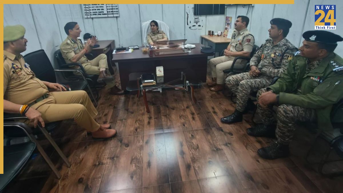 वैष्णो देवी यात्रा पर सुरक्षा का कड़ा पहरा, नवरात्रि से पहले DIG ने ...