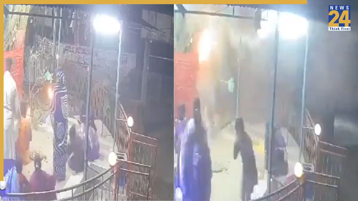 बांग्लादेश में काली मंदिर पर अटैक, राक्षस के भेष में आए हमलावर, पूजा के ...